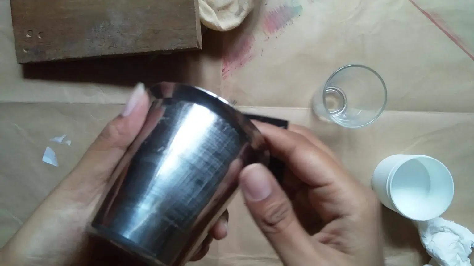 A complete guide on sticking acrylic paint on metal